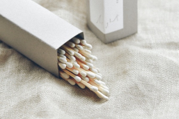 LIGHT Long Matches Box - Obscura Magazine